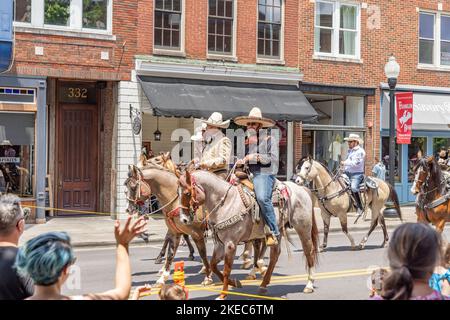 Cowboys riding in the Franklin Rodeo parade Stock Photo - Alamy