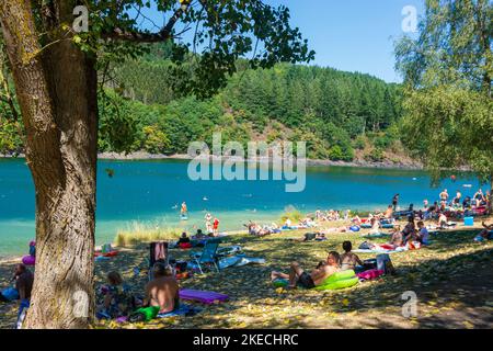 Esch-sur-Sûre (Esch-Sauer): beach at reservoir Upper Sure Lake (Lac de ...