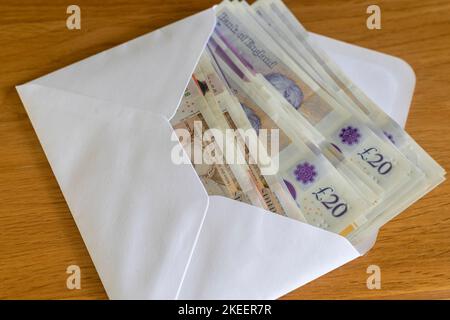 An envelope full of British £20 and £10 pound notes Stock Photo - Alamy