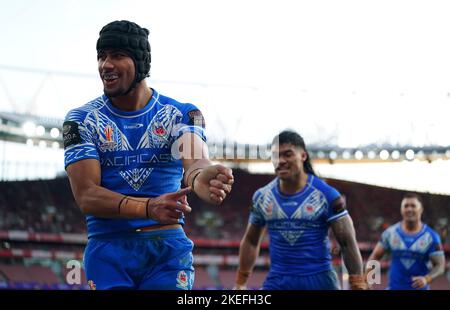 Samoa's Stephen Crichton celebrates scoring his sides third try during ...