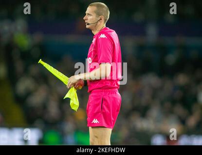 Leeds, UK. 12th Sep, 2020. *** Touch judge Warren Turley during the ...