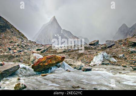 Morning Light, Akshayuk Pass Traverse, Auyuittuq National Park, Baffin ...