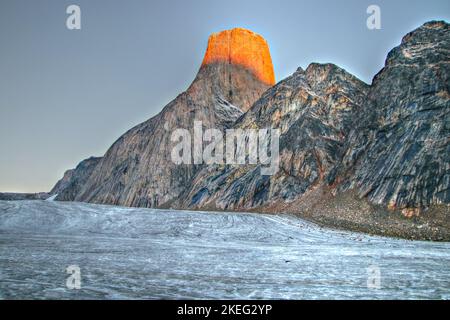 Morning Light, Akshayuk Pass Traverse, Auyuittuq National Park, Baffin ...
