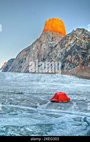 Morning Light, Akshayuk Pass Traverse, Auyuittuq National Park, Baffin ...