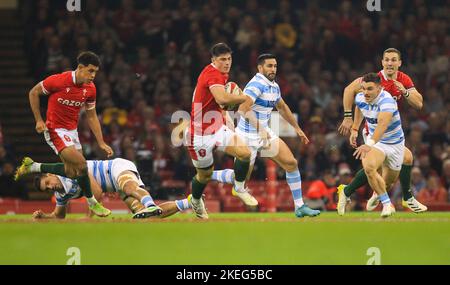 Louis Rees-Zammit of Wales makes a break. Wales v Japan, 2025 Quilter ...