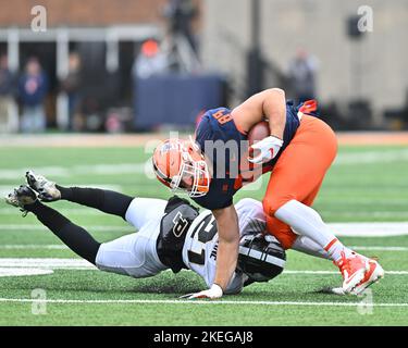 Illinois tight end Tip Reiman (89) runs with the ball against Michigan ...