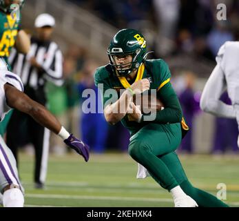 Baylor quarterback Blake Shapen (12) passes during the first half of an ...