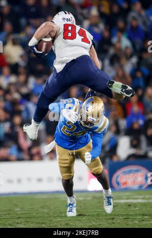 Arizona tight end Tanner McLachlan celebrates his touchdown catch ...