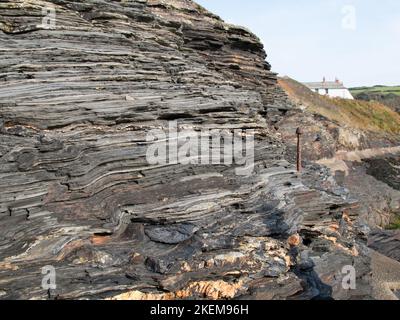 Textured cliff in the harbour of Boscastle in Cornwall Stock Photo - Alamy