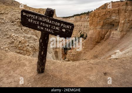 information sign at Inspiration Point of Bryce Canyon, USA, Utah, Bryce ...