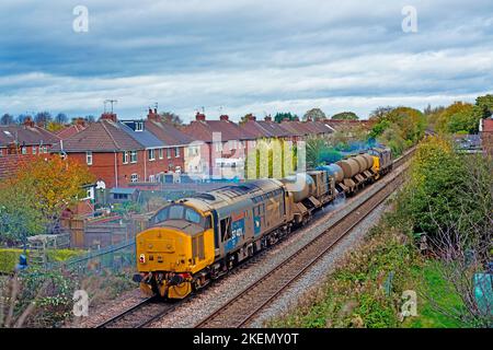 Class 37401 Mary Queen of Scots on Rail Head Treatment Train at ...
