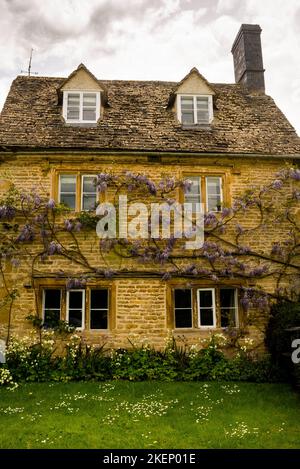 Broadwell in the Cotswolds of England has stately stone home Stock ...