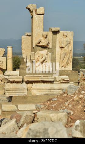 TUR, Turkey, Ephesus: Tourists encounter impressive evidence of Roman ...
