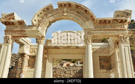 TUR, Turkey, Ephesus: Tourists encounter impressive evidence of Roman ...