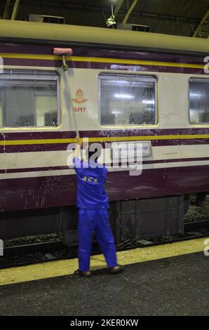 railway Train wash plattform Bangkok mainstation early morning Stock ...