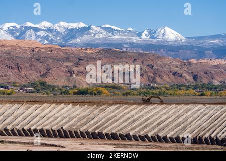 Aerial view of the Moab UMTRA Project to remove radioactive tailings ...