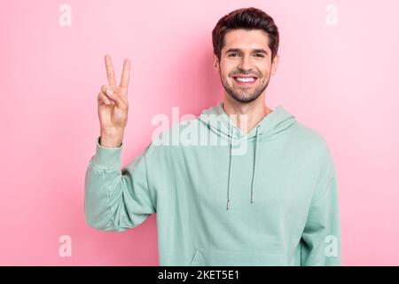 Photo cadre of young positive popular business coach man hold paper ...
