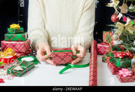 Step-by-step photo instructions for packing a Christmas gift, step 2 ...