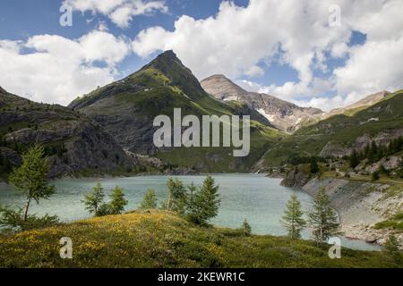 The beautiful view of Margaritzenstausee - Stausee Margaritze. High ...