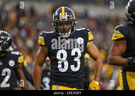 Pittsburgh Steelers tight end Connor Heyward (83) runs after a catch ...