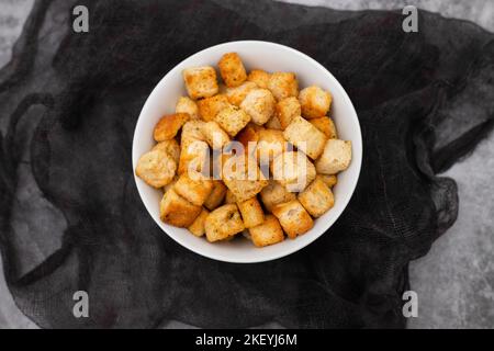 Crispy dry cubes of white bread in white bowl Stock Photo - Alamy