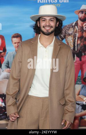 LOS ANGELES - NOV 14: Xolo Mariduena, sister Oshun Ramirez at the ...