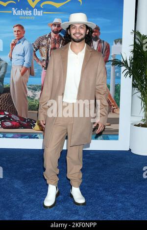 LOS ANGELES - NOV 14: Xolo Mariduena, sister Oshun Ramirez at the ...
