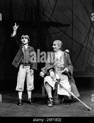 JOHN SILVER, JIM HAWKINS, TREASURE PLANET, 2002 Stock Photo - Alamy