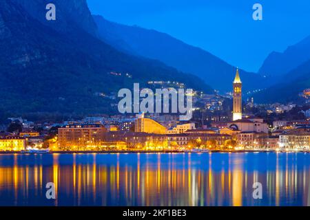 Lake Como during twilight, Lombardy, Italy Stock Photo - Alamy