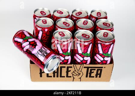 Packing of Peace tea cans with natural flavor from the Coca-Cola ...