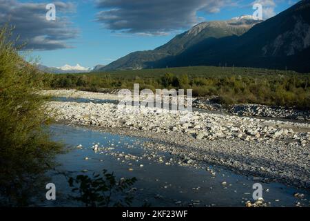 Die ungezähmte Rhone beim Walliser Pfynwald Stock Photo - Alamy