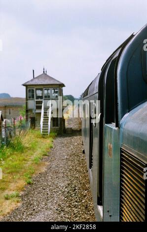 40168 ex-Scottish Region Class 40 approaches Ribblehead Viaduct on the ...
