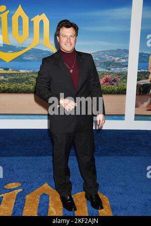 LOS ANGELES - NOV 14: Noah Segan, Allison Bennett at the "Glass Onion ...