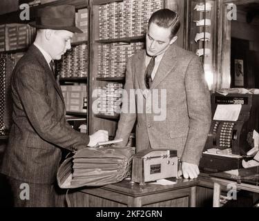 Businessman in old style hat Stock Photo - Alamy