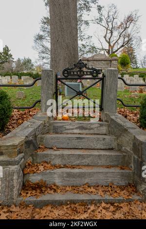 Gate to Sleepy Hollow Cemetery Stock Photo - Alamy