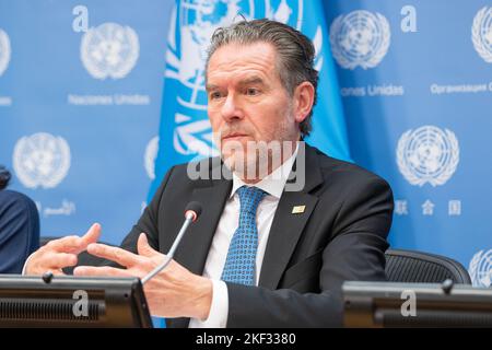 John Wilmoth attends alone with Maria-Francesca Spatolisano and Ib ...