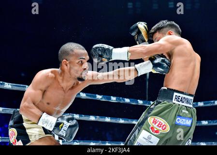Challenger Shokichi Iwata (L) of Japan and champion Jonathan Gonzalez ...