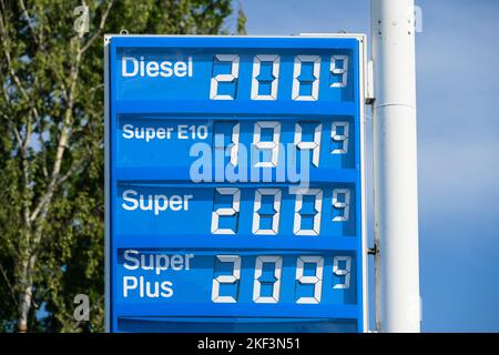 Aral Tankstelle Spritpreise Stock Photo - Alamy