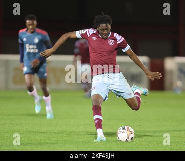 DAGENHAM ENGLAND - NOVEMBER 15 : Divin Mubama of West Ham United ...