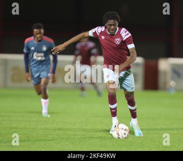DAGENHAM ENGLAND - NOVEMBER 15 : Divin Mubama of West Ham United ...