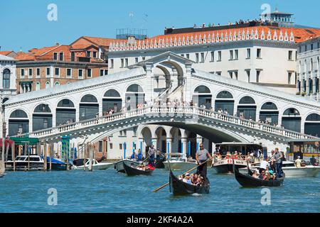 Stilvolle Berhmte Brcke In Venedig Bildernull
