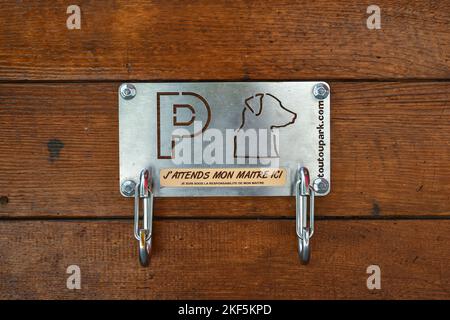 Close-up of a dog parking sign, outdoors. Place to tie up dog waiting ...