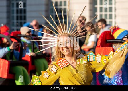 Female parade participant in colourful dance outfit at Notting Hill ...