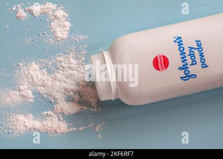 Johnsons Baby Powder Johnson and Johnson baby powder with contents ...