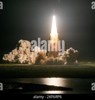 Florida, US, 16/11/2022, NASA's Space Launch System rocket carrying the ...