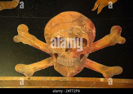 templar malta knight tomb skull skeleton detail Stock Photo - Alamy