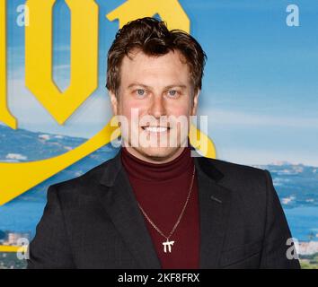 LOS ANGELES - NOV 14: Noah Segan, Allison Bennett at the "Glass Onion ...