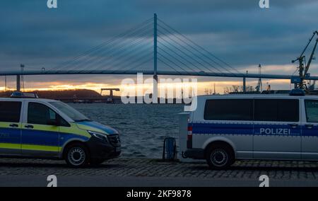 Stralsund, Germany. 17th Nov, 2022. The rising sun bathes the sky above ...