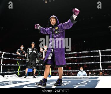 Saitama, Japan. 1st Nov, 2022. Champion Shuichiro Yoshino (purple gloves) and challenger ...