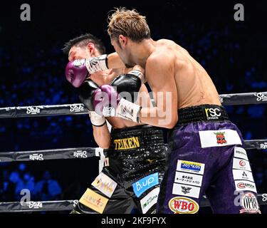 Champion Shuichiro Yoshino (purple gloves) and challenger Masayoshi Nakatani (black gloves ...
